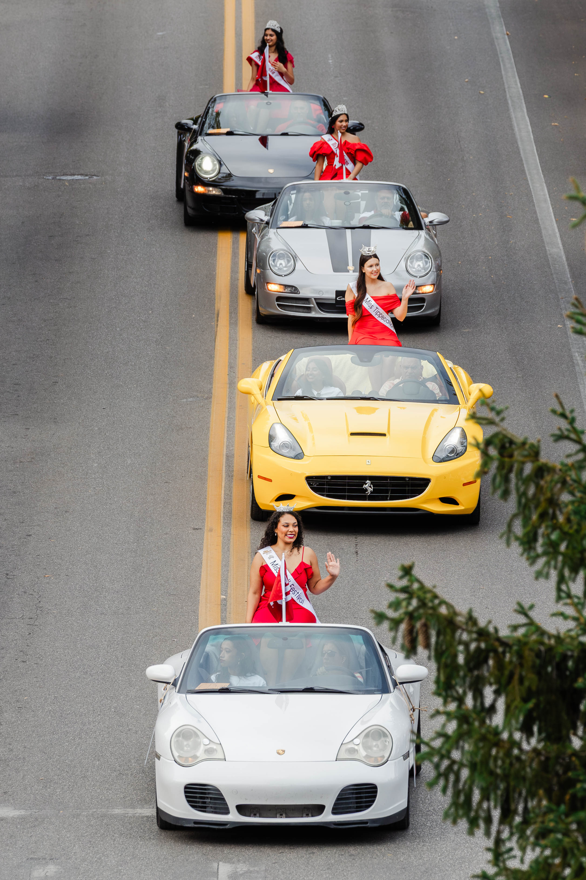 Princesses ride in convertibles during the Indiana University ...