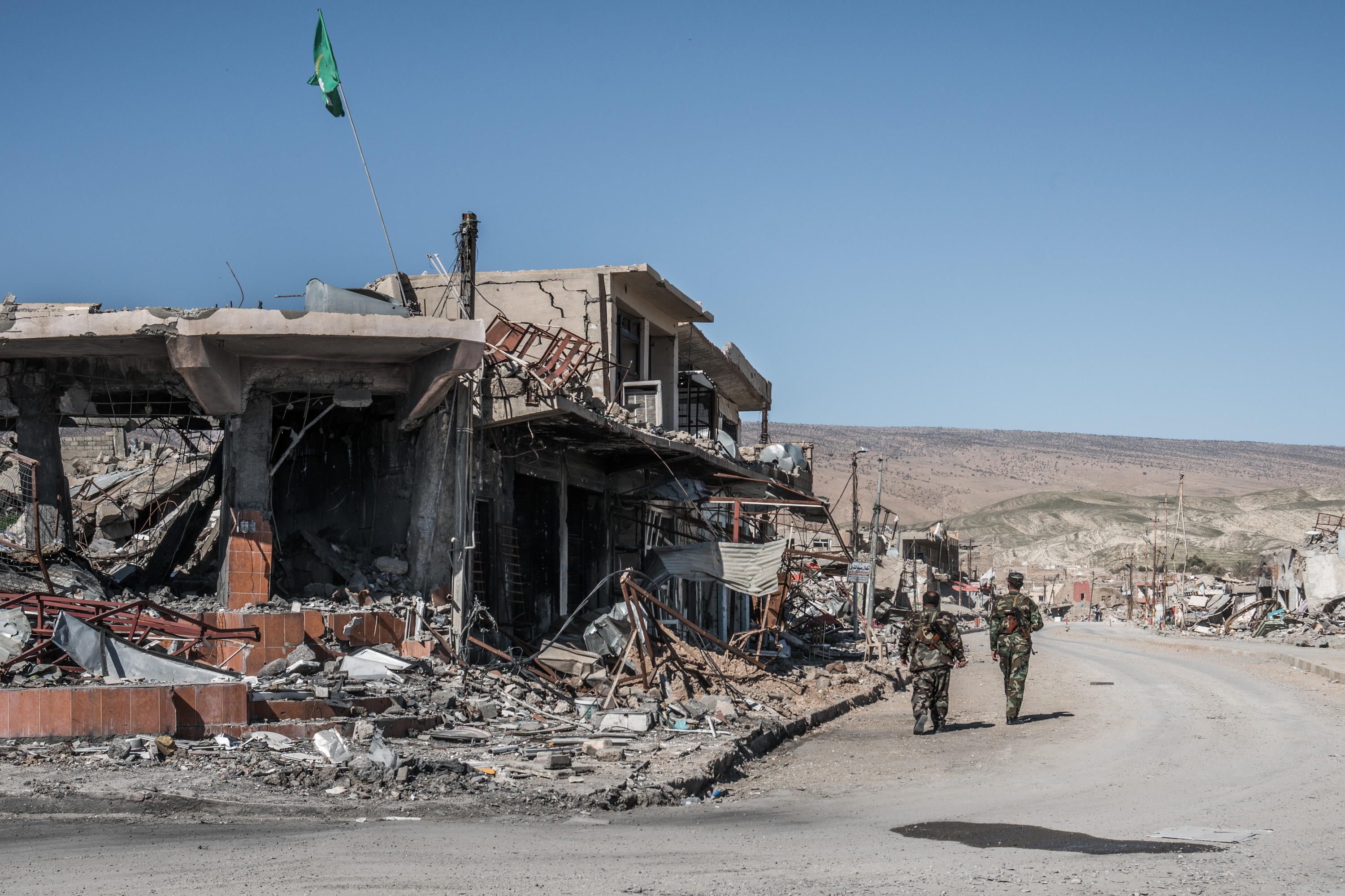 Iraqis rebuild