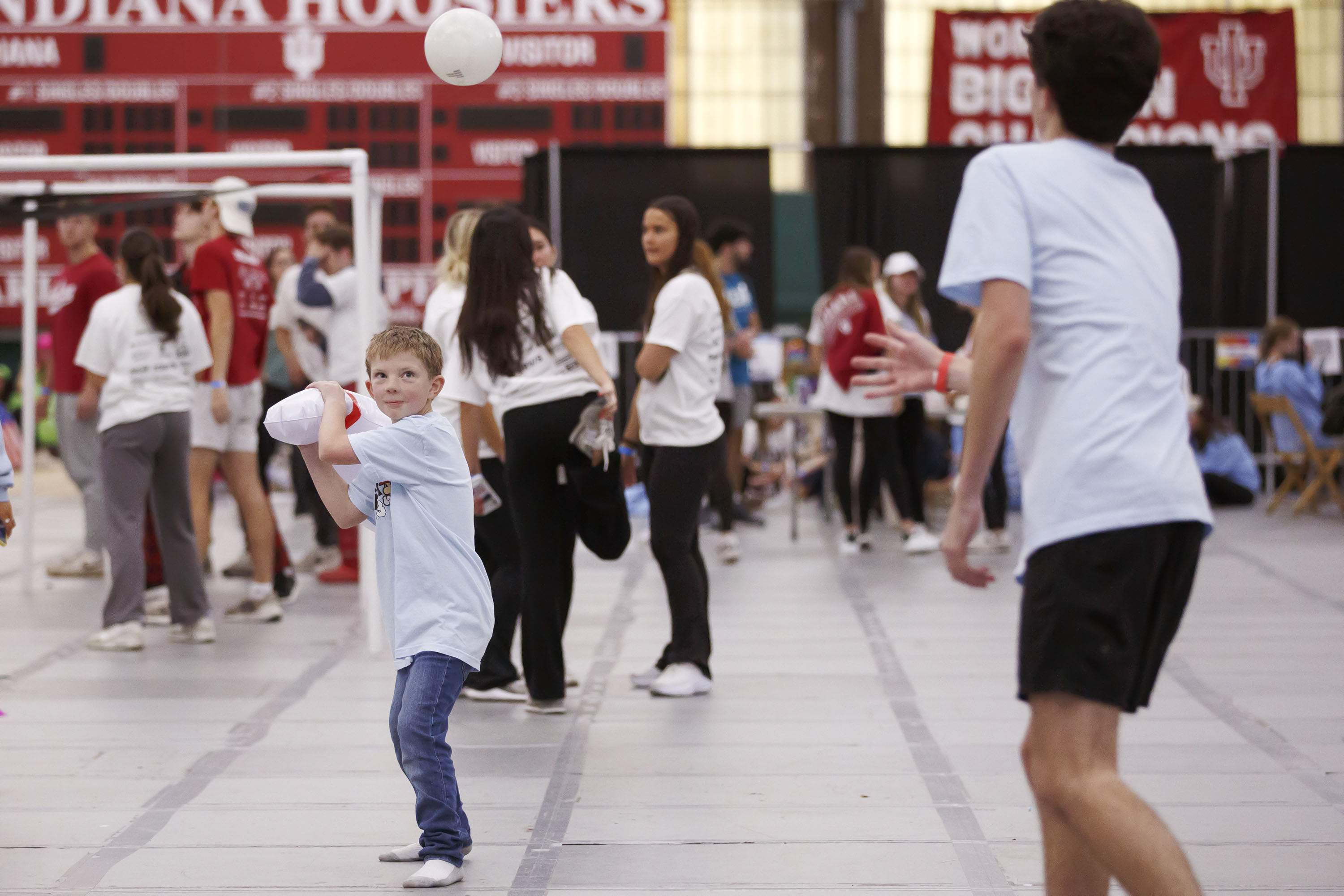 Dancers play with Riley kids during the Indiana University Dance ...