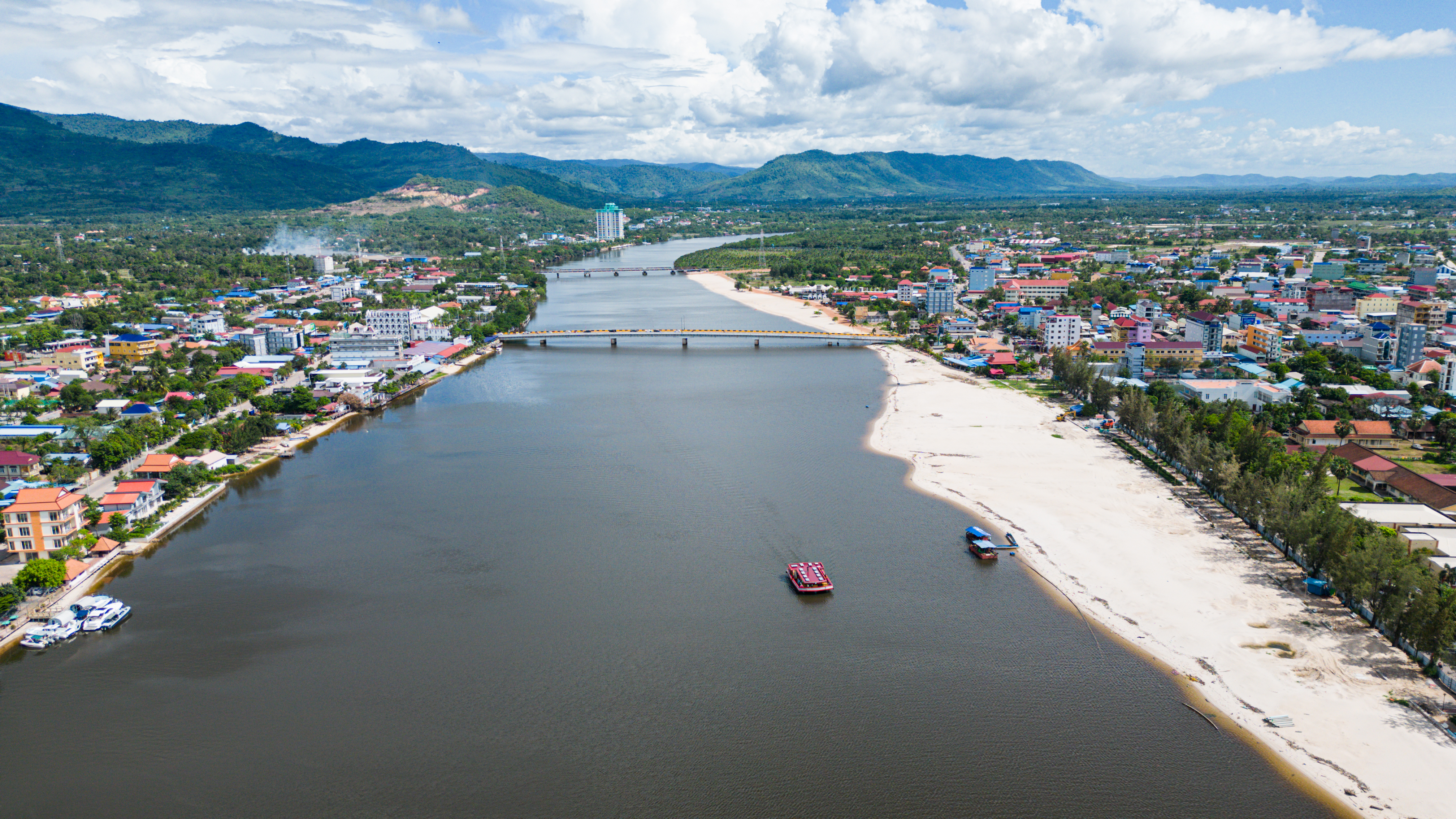 The upstream area of the Kampong Bay River Basin is lined with a narrow ...