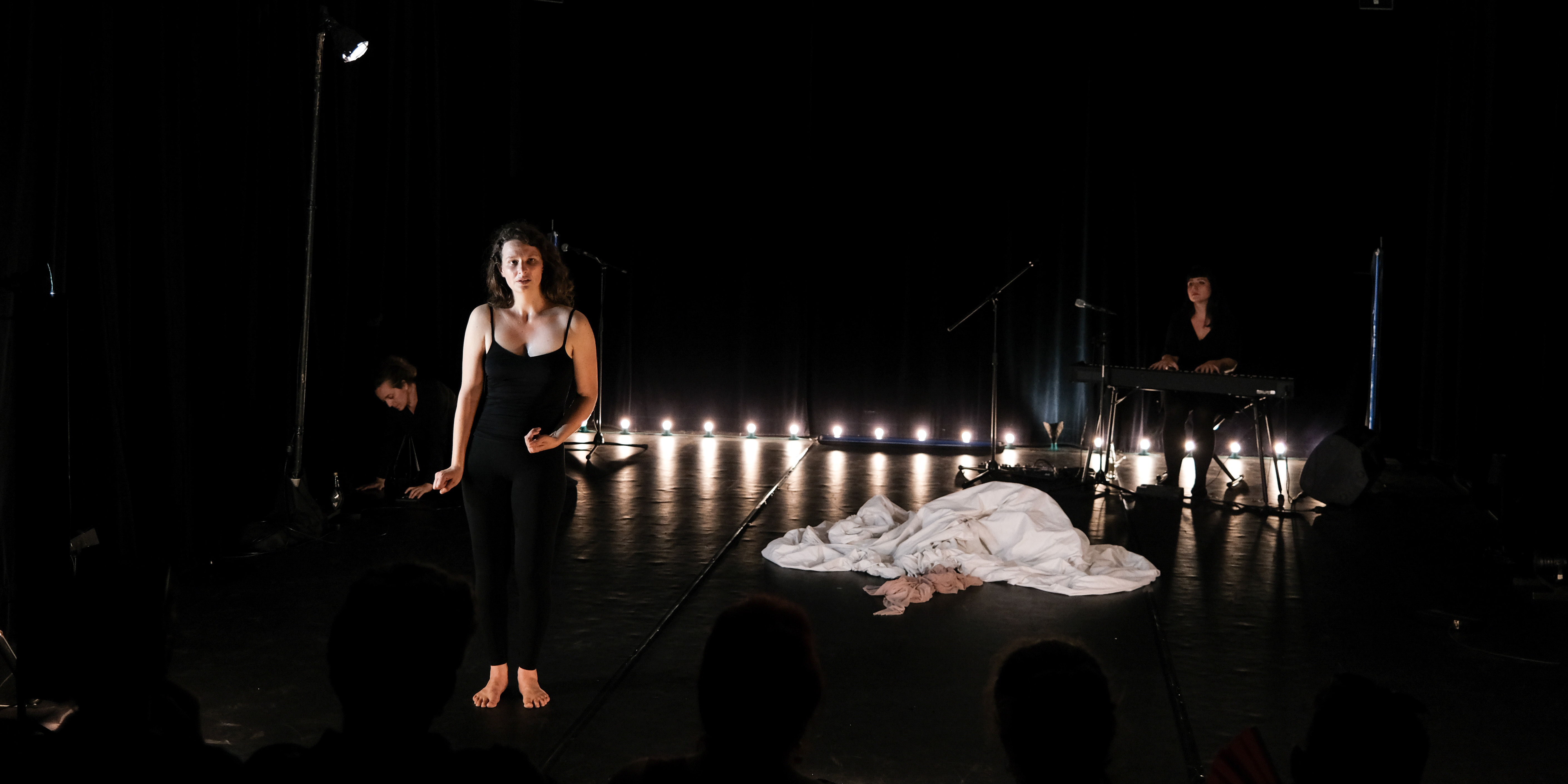 A NOS CORPS DEFENDUS