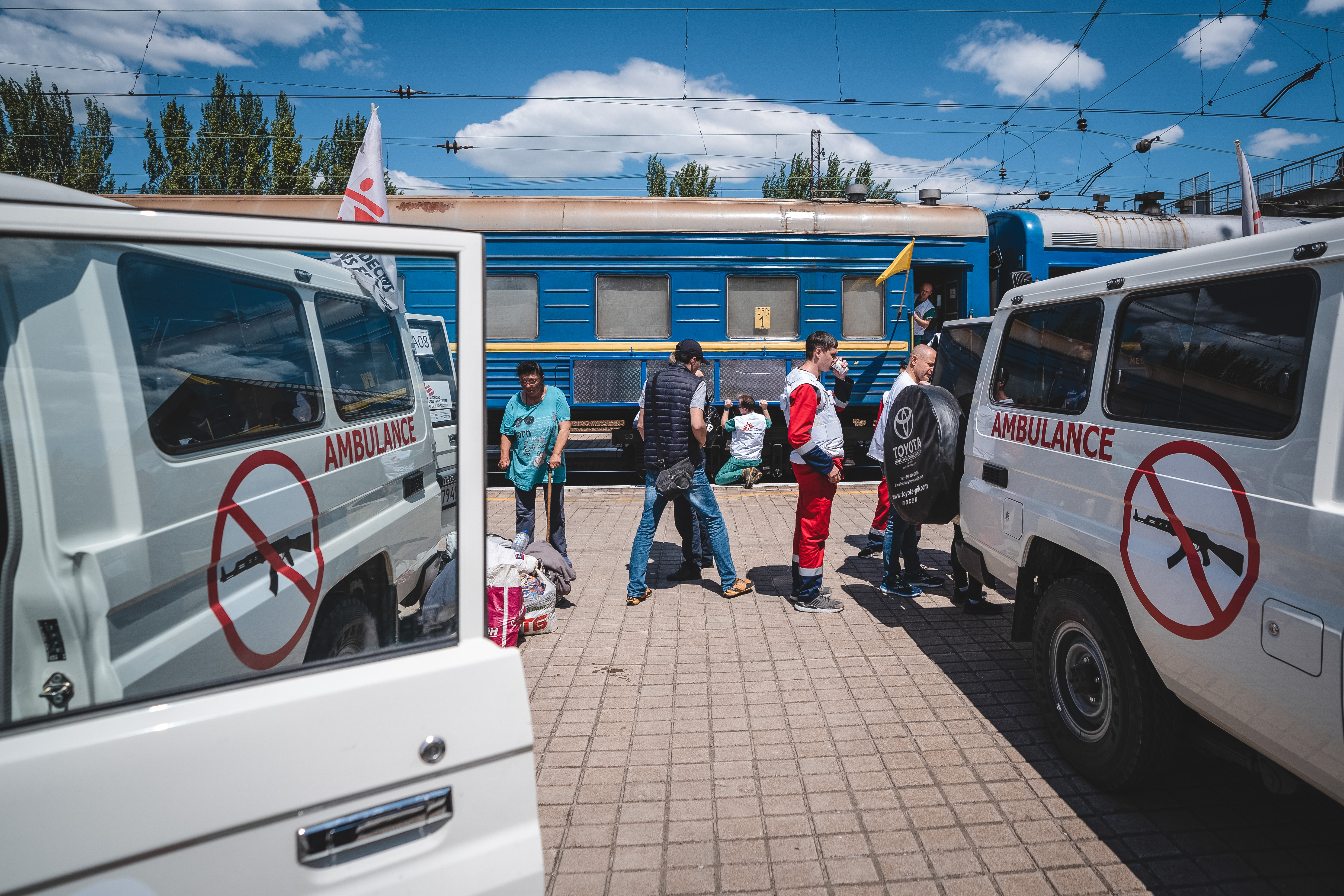 MSF team in Pokrovsk, eastern Ukraine, prepare the transfer of war ...